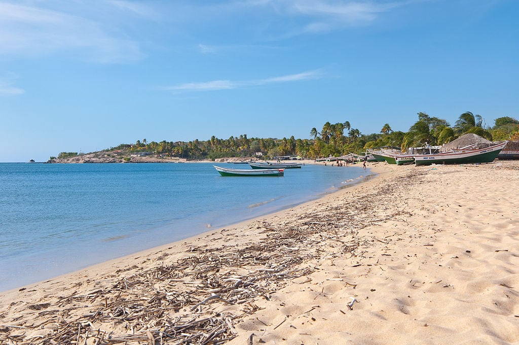 8 Mejores Playas De Araya - ¿Qué visitar? (2025)